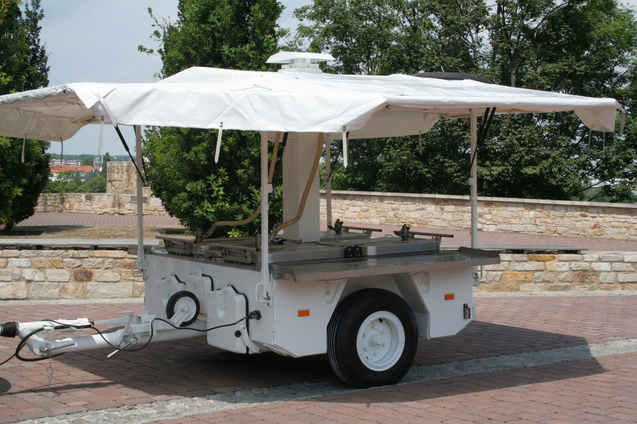 WELCOME IN THE WORLD OF MOBILE FIELD KITCHEN